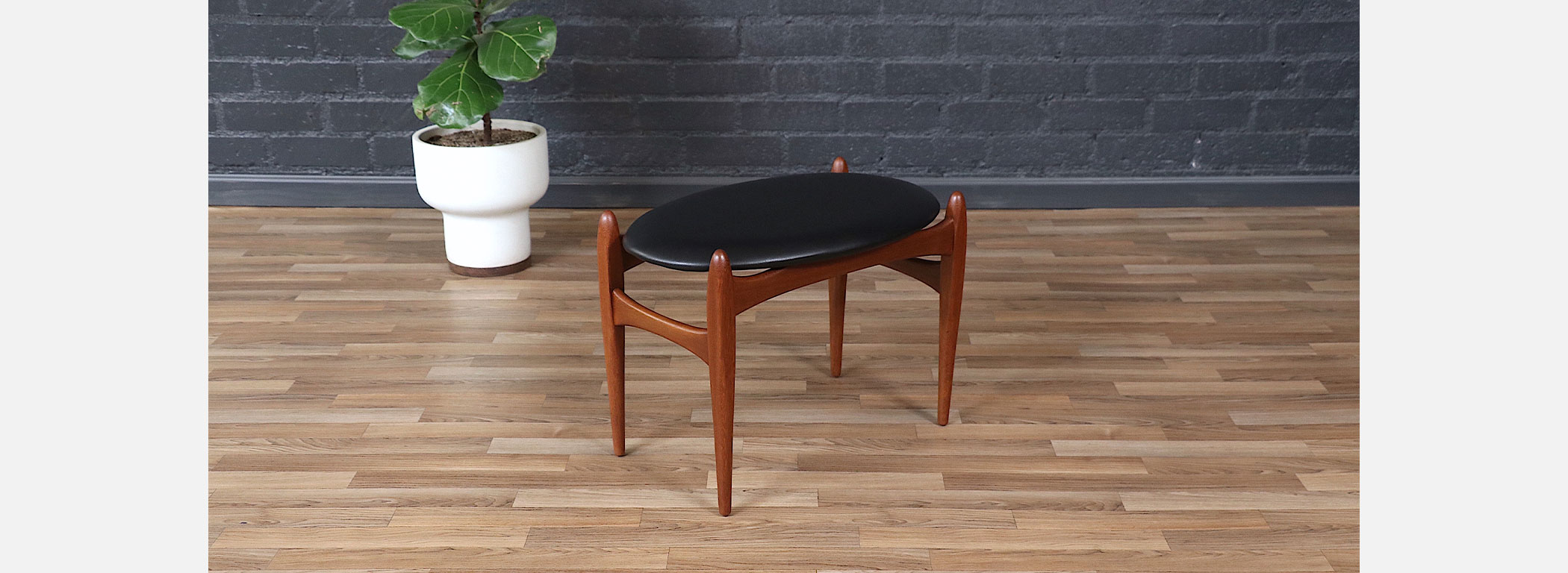 Mid-Century Modern Floating Seat Stool by Elliots of Newbury Image